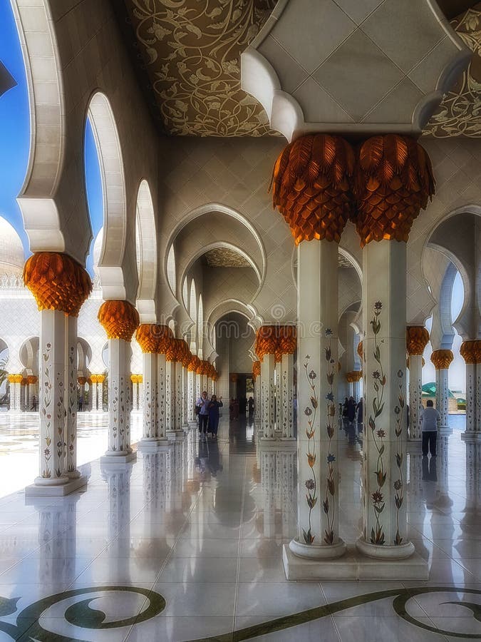 Visitando Sheikh Zayed Grand Mosque Fotografia Editorial - Imagem de ...