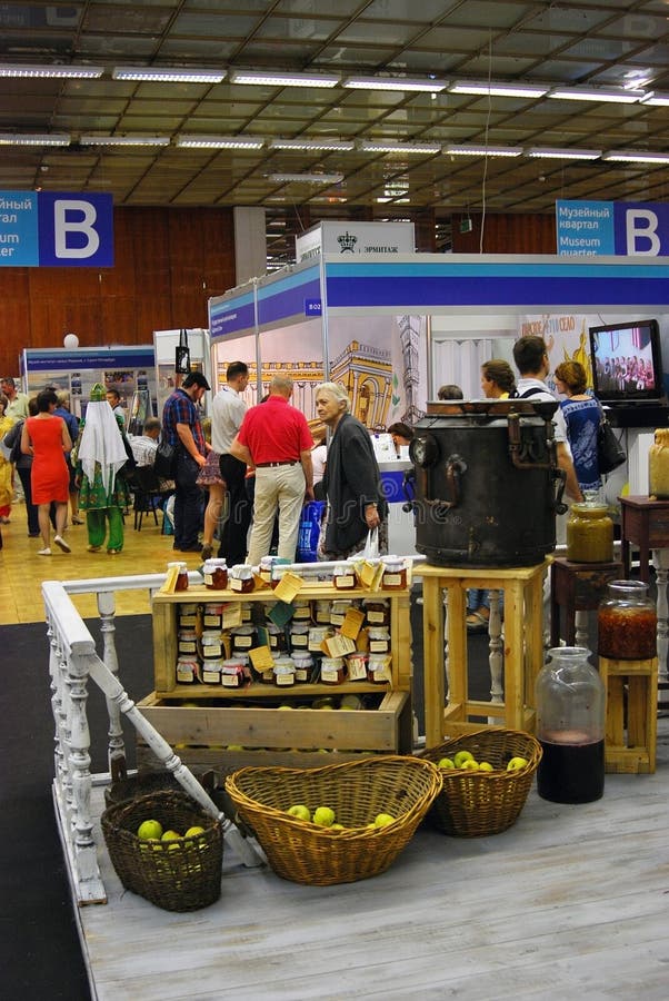 Visitantes En Intermuseum-2013 Foto de archivo editorial - Imagen de ...