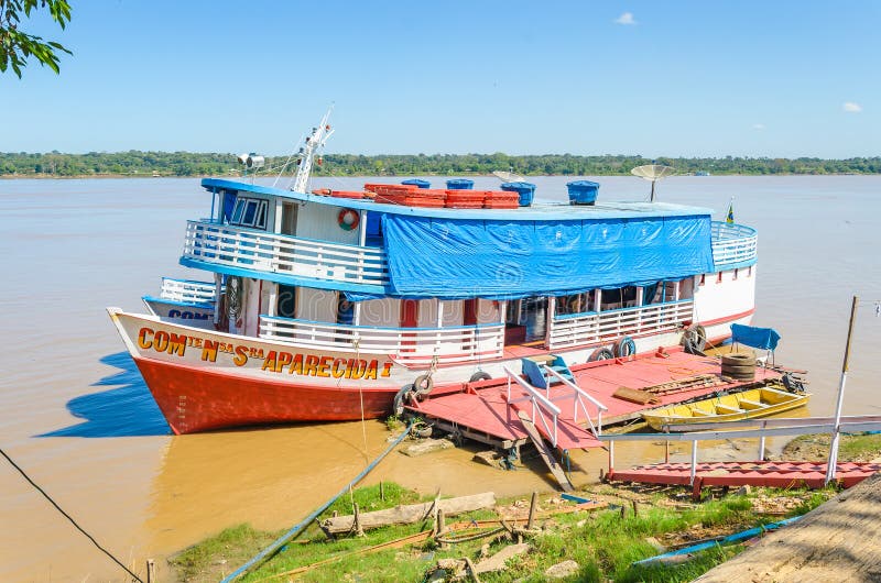 Visite Barcos Nos Bancos Do Rio Madeira Foto de Stock Editorial ...