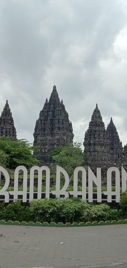Visite El Templo De Prambanan, Situado En Yogyakarta Central Java Imagen de archivo - Imagen de ...