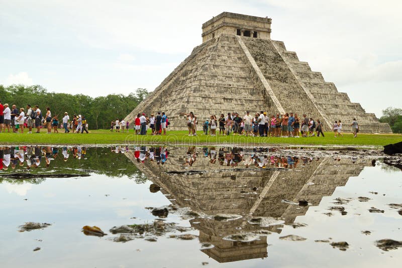 Visiting Kukulkan Pyramid in Chichen Itza Editorial Photography - Image ...