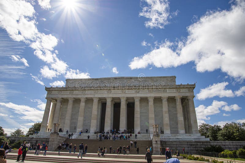 Visiting the Lincoln Memorial Editorial Photo - Image of tourists ...