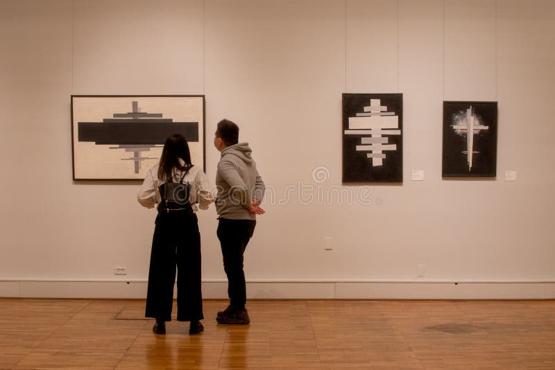 Visitors To the Museum Look at the Painting Editorial Photo - Image of ...