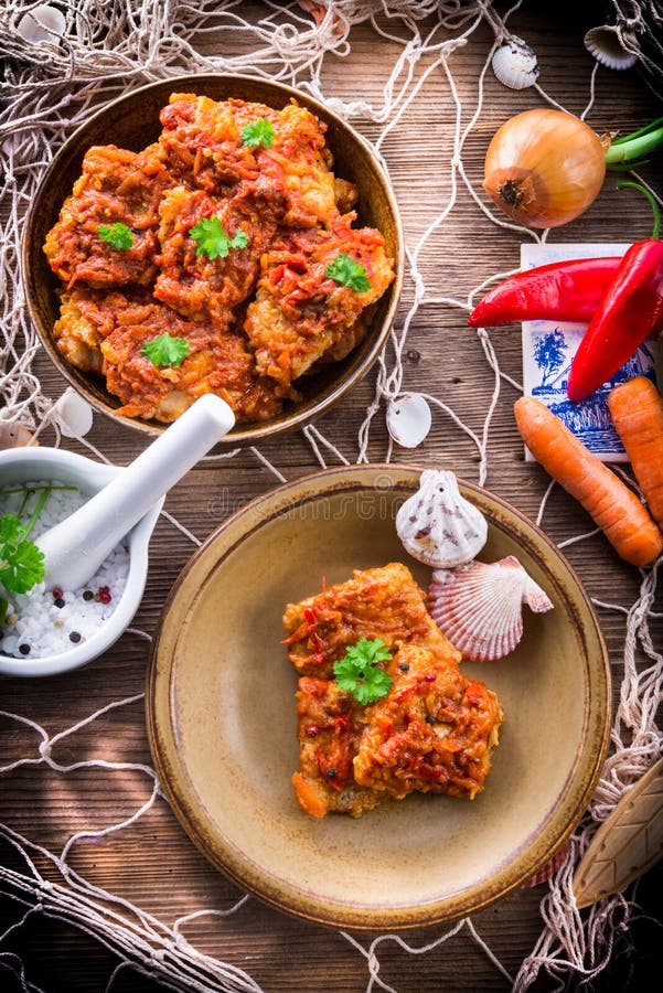 Vissen in Griekse Soort Met Groenten Stock Foto - Image of gezond ...