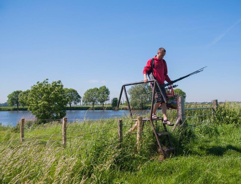 Visser Op Nederlands Strand In Nes, Ameland-Eiland Redactionele ...