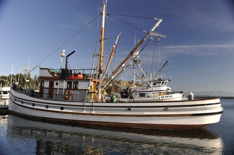 Vissersboot redactionele stock afbeelding. Image of waslaars - 22409699