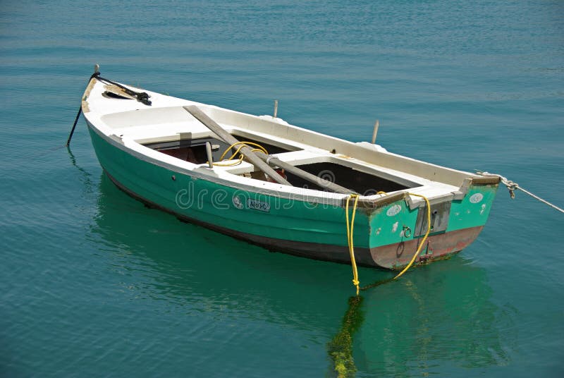 Mooie Mening Van Kleine Vissersboot Stock Foto - Afbeelding bestaande ...