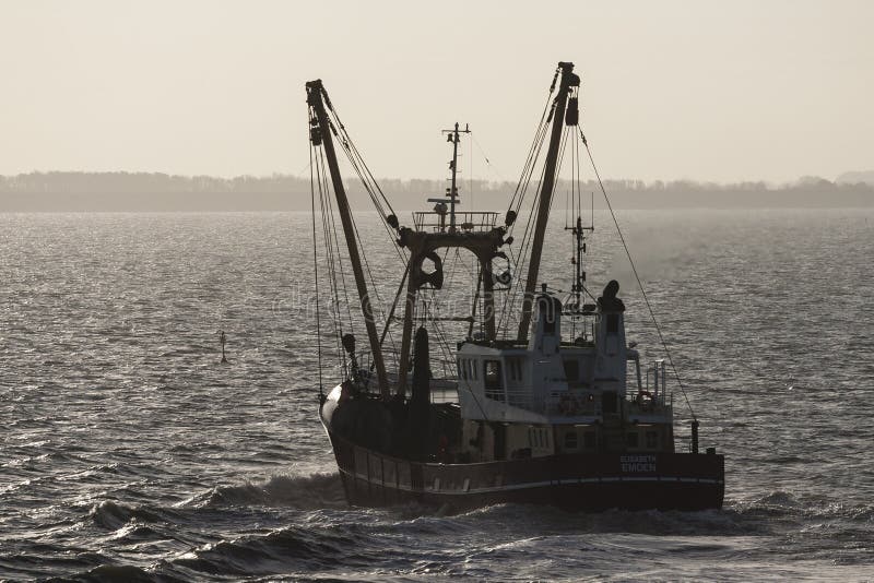 Fischerboot Im Hafen in Der Nähe Koules Festung in Heraklion Stockfoto ...