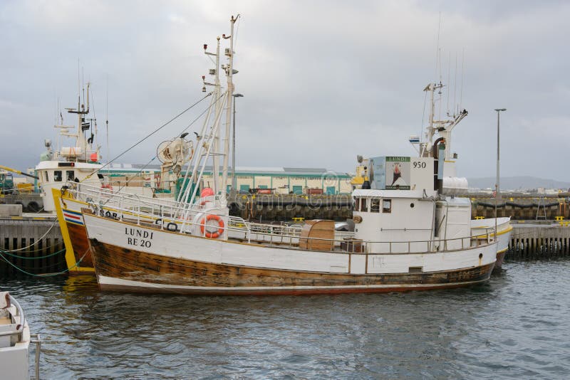 Ijslandse vissersboot redactionele stock foto. Afbeelding bestaande uit ...