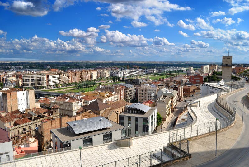 Vista aérea de Lleida imagen de archivo. Imagen de cielo - 25397011