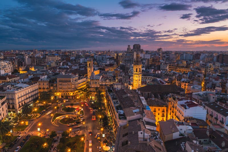 Vista Aérea De Valencia En La Noche Foto de archivo - Imagen de reina ...