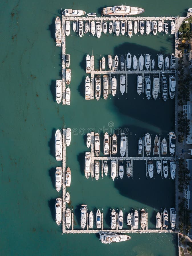 Vista Aérea De Yates En Miami Beach Imagen de archivo - Imagen de ...