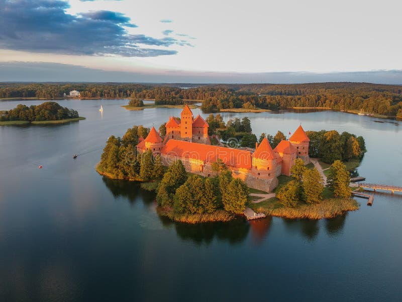Vista Superior Do Castelo De Trakai Da Ilha Trakai Em Lituânia Imagem ...