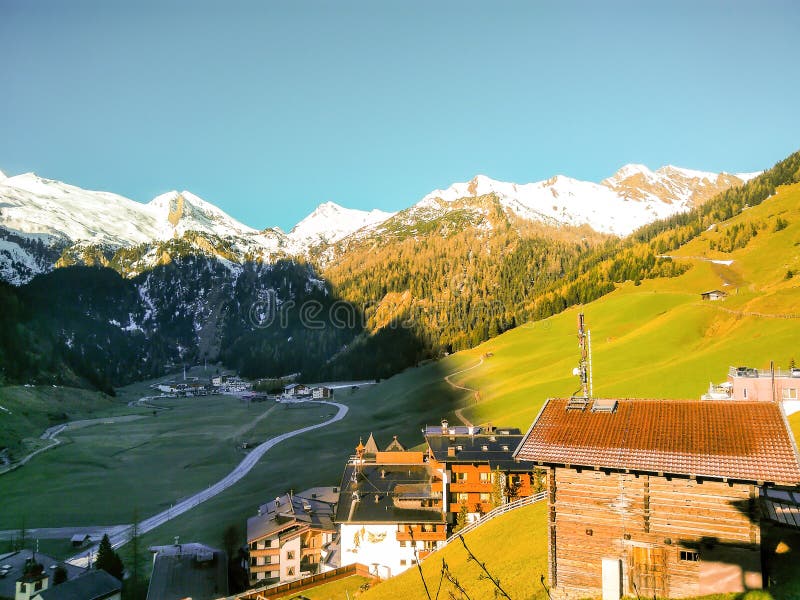 Vista Aerea Dalla Cima Della Montagna Immagine Stock - Immagine di ...