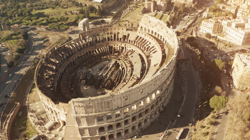 Vista Aerea Del Colosseo O Di Colosseum, Anfiteatro Antico Famoso a ... Vista Aerea Del Colosseo O Di Colosseum, Anfiteatro Antico Famoso a ...