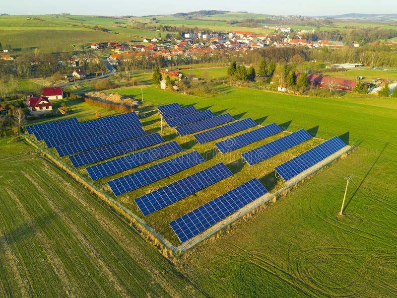 Vista Aerea Della Centrale Elettrica Solare Fotografia Stock - Immagine ...