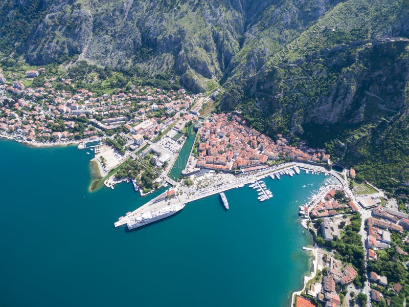 Vecchi Porto E Golfo Di Cattaro Immagine Stock - Immagine di montenegro ...