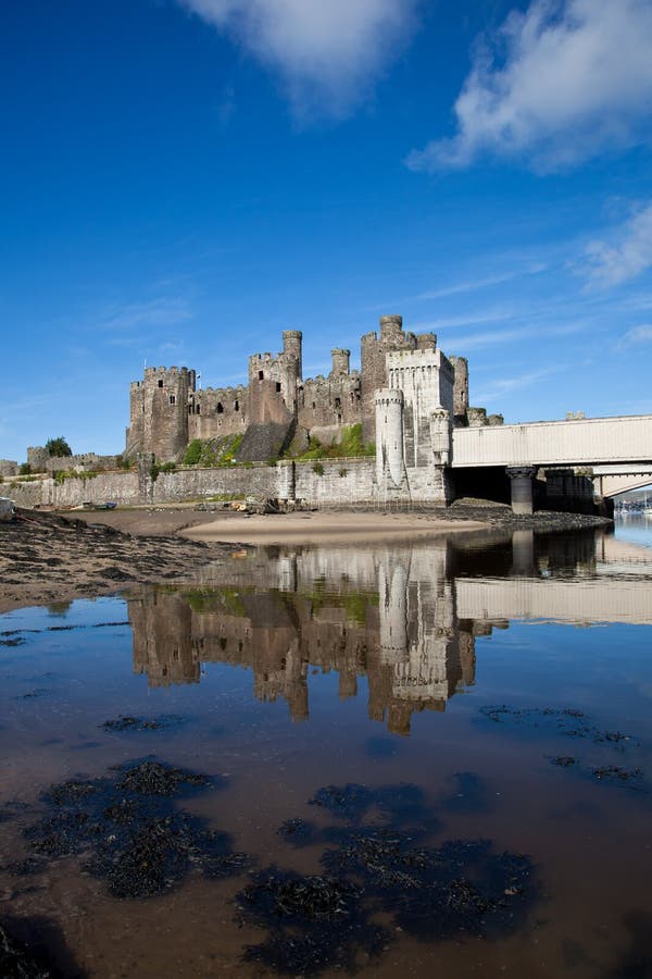 Vista al castillo de Conwy imagen de archivo. Imagen de estuario - 27958427