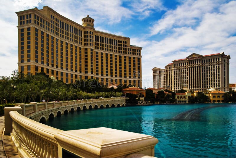 Vista de hoteles de lujo imagen de archivo editorial. Imagen de nevada ...