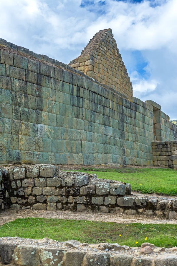 Vista De Las Ruinas Del Inca De Ingapirca Imagen de archivo - Imagen de ...