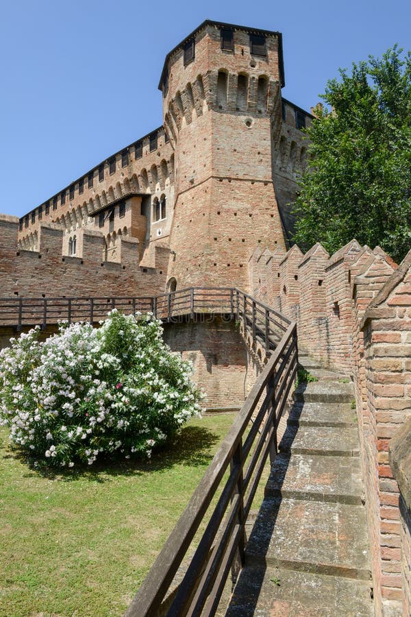 Vista Del Castello Di Gradara Sulla Marche Immagine Stock - Immagine di ...