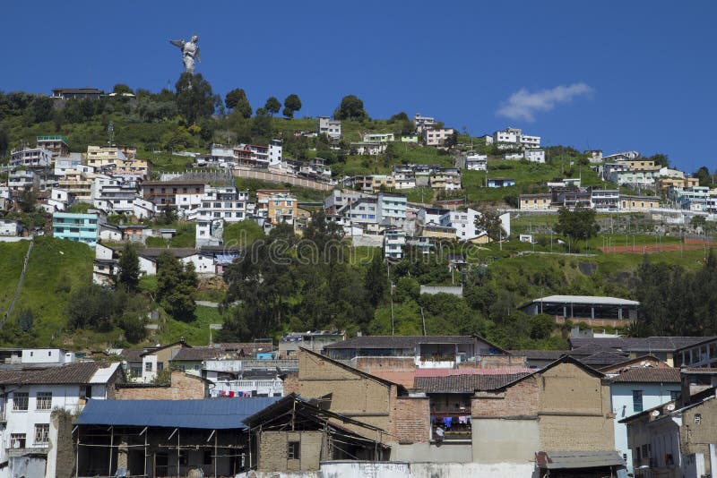 Vista del EL Panecillo imagen de archivo. Imagen de tradicional - 82925991