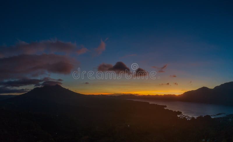 Vista Del Lago Batur E Del Supporto Agung in Bali Fotografia Stock ...
