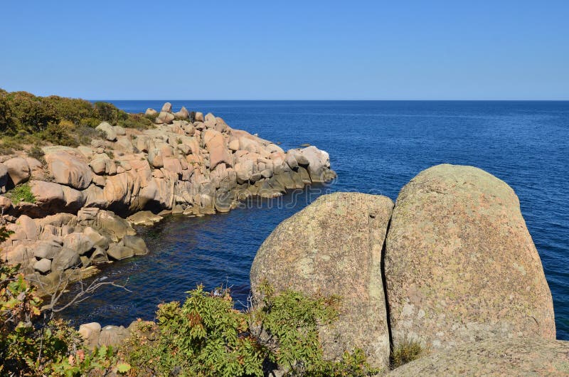 Vista Del Mare Dall'alta Costa Rocciosa Immagine Stock - Immagine di ...