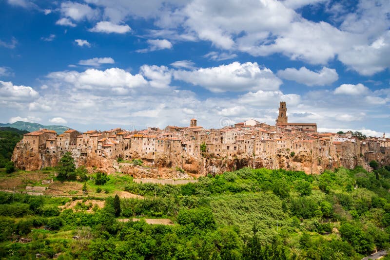 Vista del Pitigliano immagine stock. Immagine di flangia - 31514527