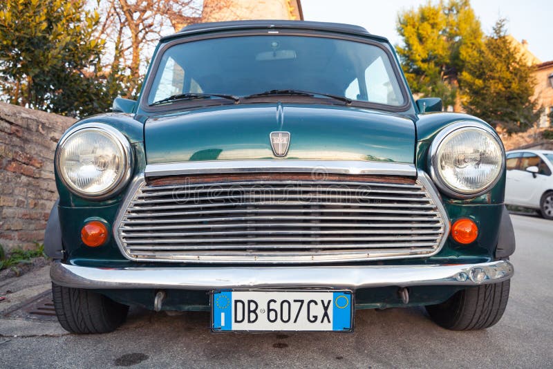 Vista Delantera De Austin Mini Cooper Mk III Foto de archivo editorial ...