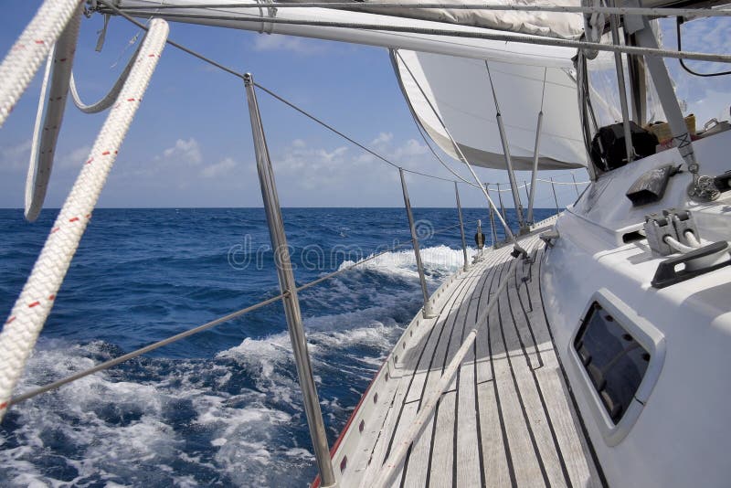 Vista della barca a vela fotografia stock. Immagine di avvicinamento ...