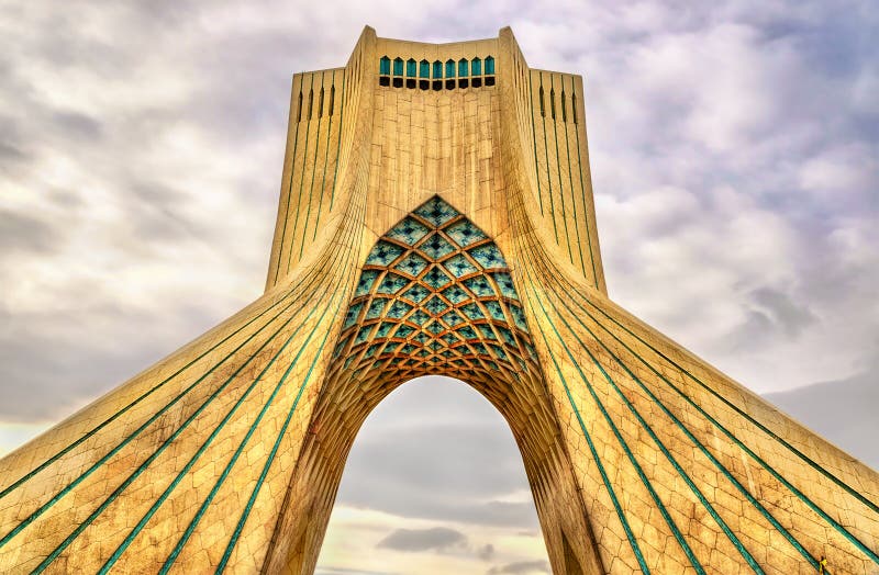 Vista Della Torre Di Azadi a Teheran Immagine Stock - Immagine di ...