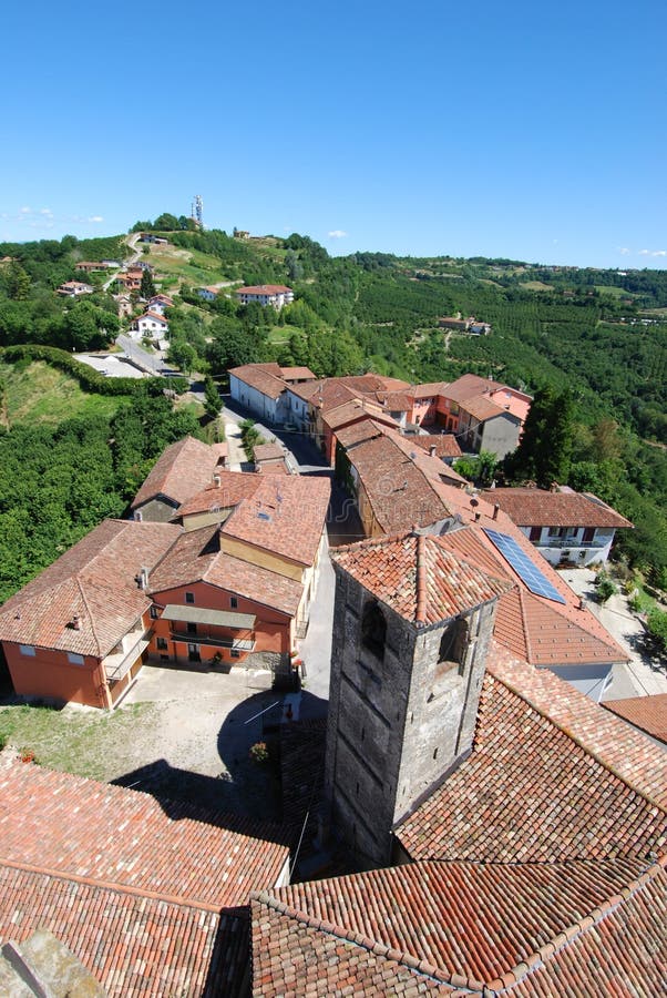 Torre Di Albaretto Torre, Piemonte - Italia Fotografia Stock - Immagine ...
