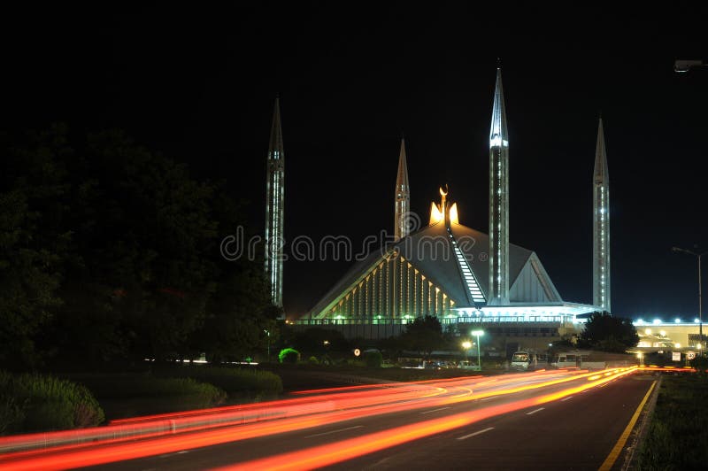 Vista Di Notte Della Moschea Di Faisal Fotografia Stock - Immagine di ...