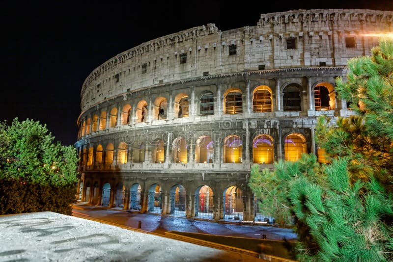 Colosseo Di Notte. Roma, Italia Fotografia Stock - Immagine di storico ...