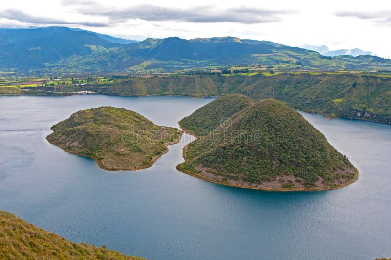 Lago e cratera Cuicocha imagem de stock. Imagem de lago - 111142555