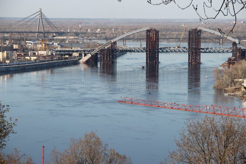 Vista Do Rio De Dnieper Em Kiev Foto de Stock - Imagem de perspectiva ...