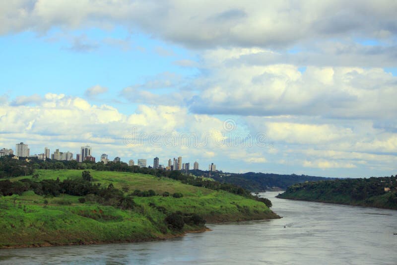 Vista Do Rio Parana Da Ponte Internacional Foto de Stock - Imagem de ...