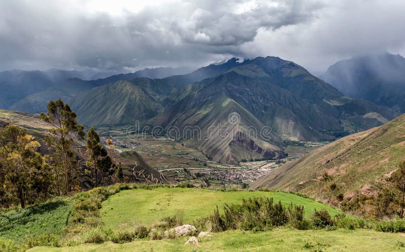 Vista do vale sagrado imagem de stock. Imagem de peru - 97115741