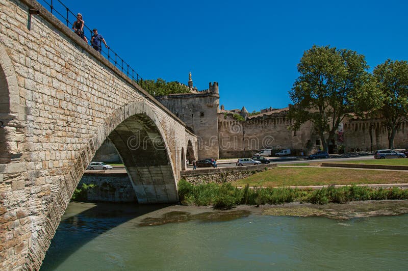 Vista Dos Arcos Da Ponte De Avignon Do ` De Pont D Em Avignon Imagem ...