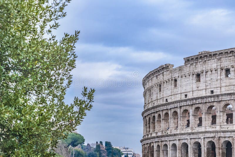 Vista Esteriore Del Colosseo, Roma Fotografia Stock - Immagine di ...