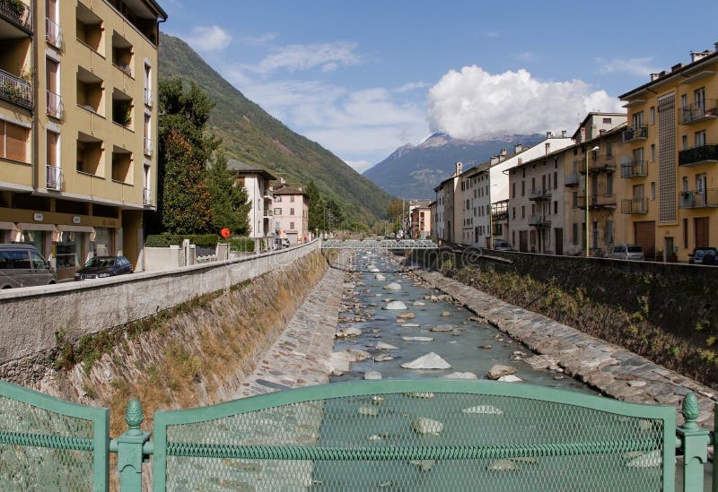 Tirano, Italia. imagen de archivo. Imagen de exprese - 37777903
