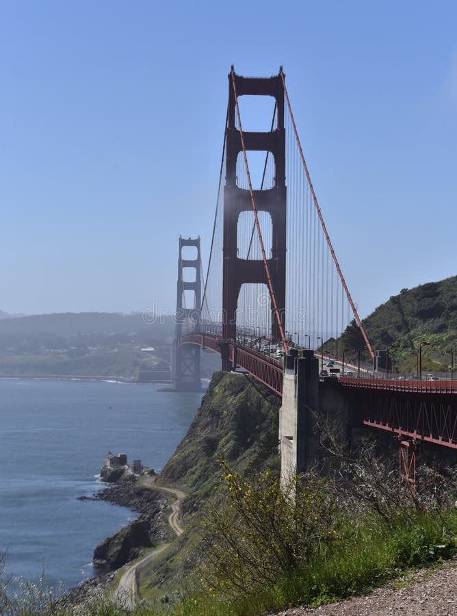 Vista Lateral De Puente Golden Gate Imagen de archivo editorial ...