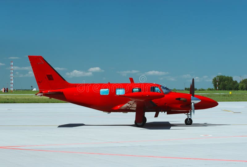 Vista Lateral Del Avión Rojo Foto de archivo - Imagen de vibrante ...