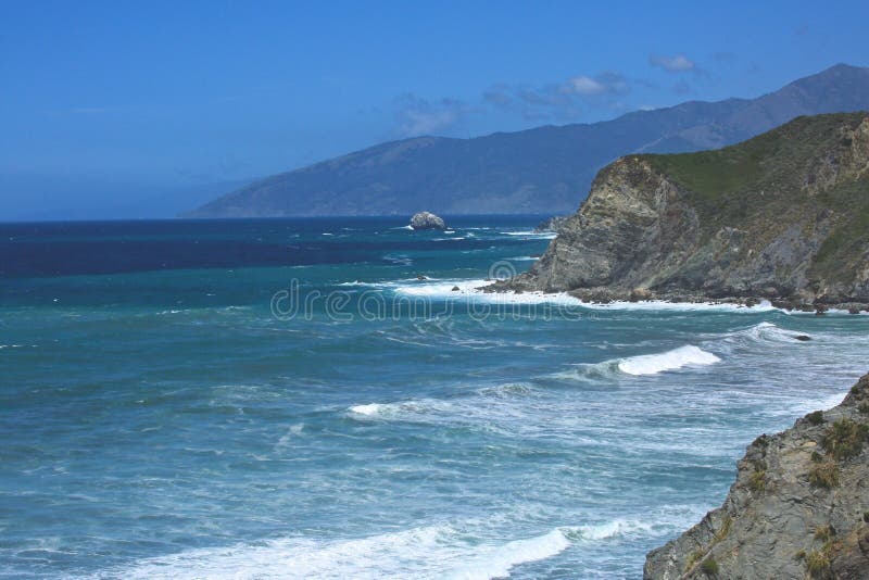 Vista sul mare California fotografia stock. Immagine di montagne - 71006458