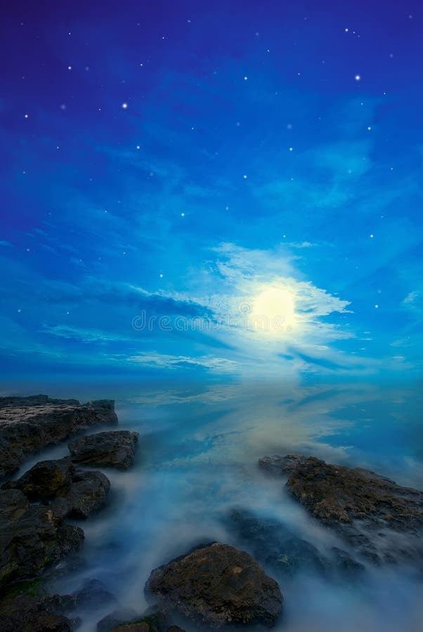 Vista Sul Mare Di Notte in Principe Island Fotografia Stock - Immagine ...