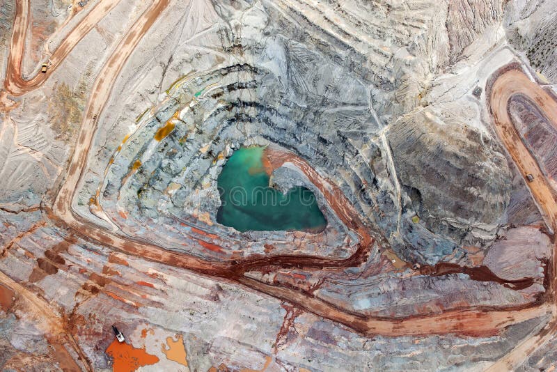 Vista Verticale Open Pit Mining Fotografia Stock - Immagine di cava ...