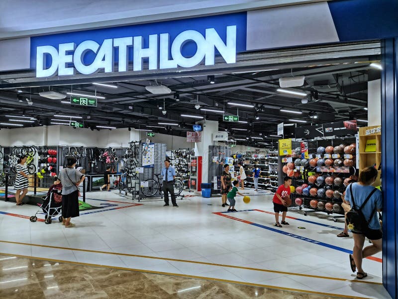 Vistas Interiores De La Tienda Decathlon Fotografía editorial - Imagen ...