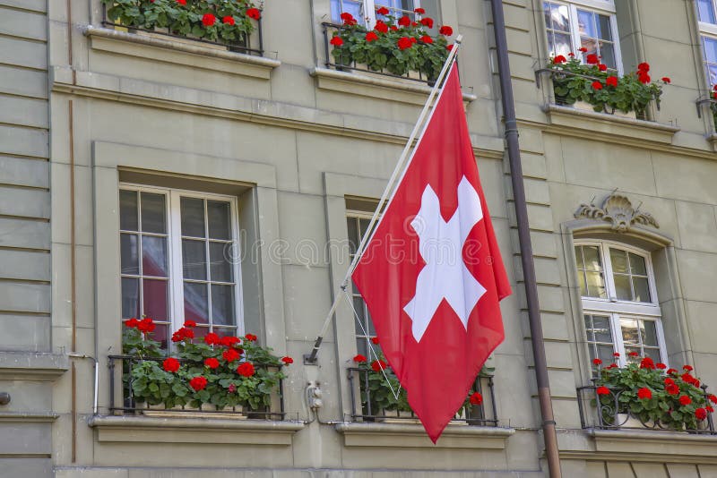 Vistas a Los Edificios Del Centro Del Casco Antiguo De Bern Suiza Foto ...