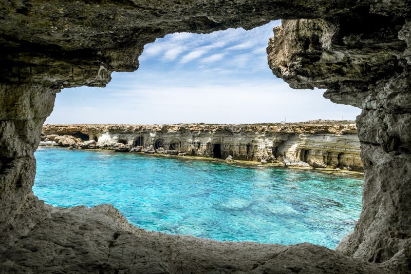 Viste Del Mare E Delle Scogliere Di Capo Greco Cyprus Immagine Stock ...